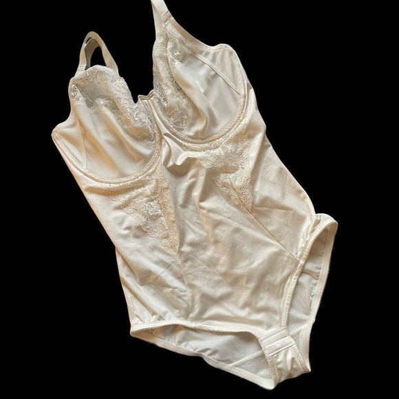 Maidenform | Intimates & Sleepwear | Maidenform White Firmcontrol ...